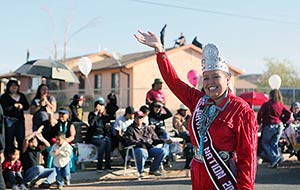 Thousands attend Western fair parade - Navajo Times