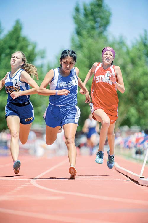 LA runner defends 1600-meter title - Navajo Times