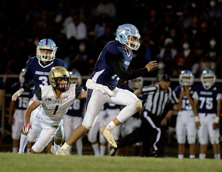 Scouts capitalize on Chinle miscues to stay undefeated - Navajo Times