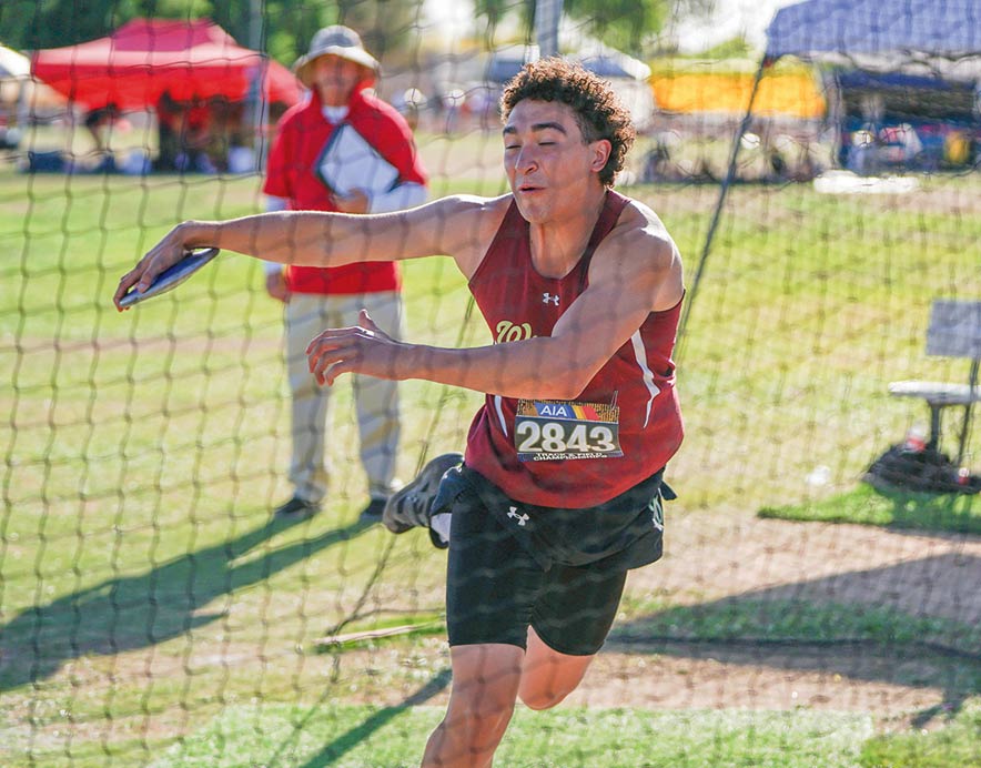 Winslow thrower medals in discus, earns state qualification - Navajo Times